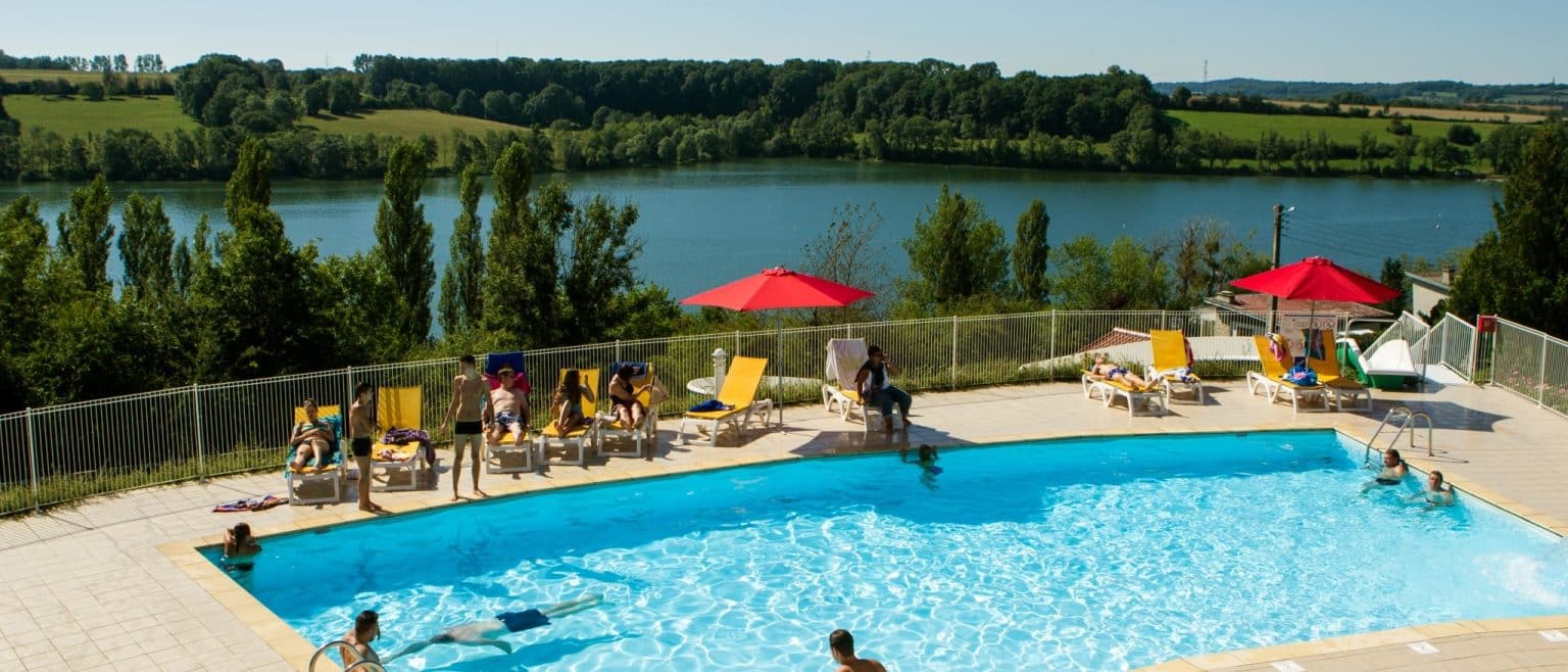 Camping au bord du lac de la Liez à Langres en Haute-Marne